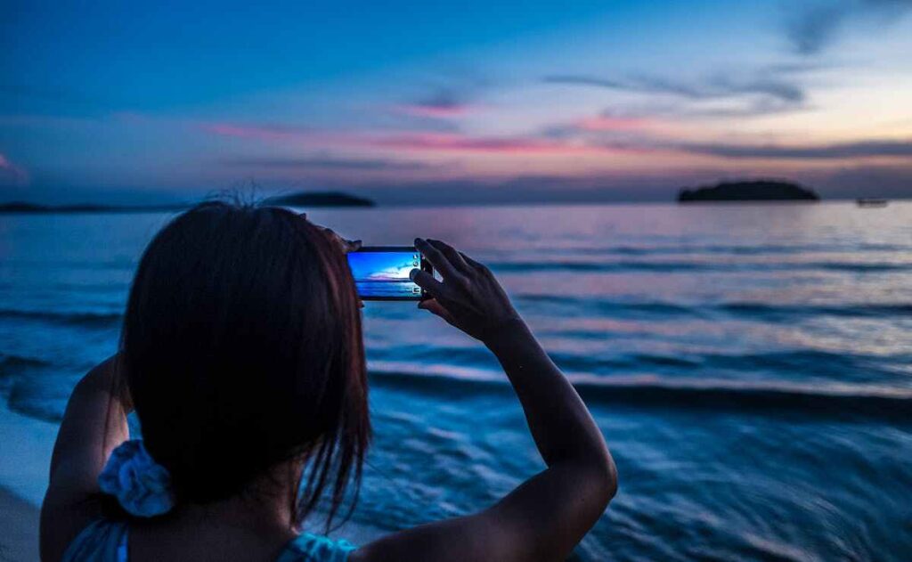 Cómo Obtener el Código QR del Operador para Activar tu eSIM - SimOptions