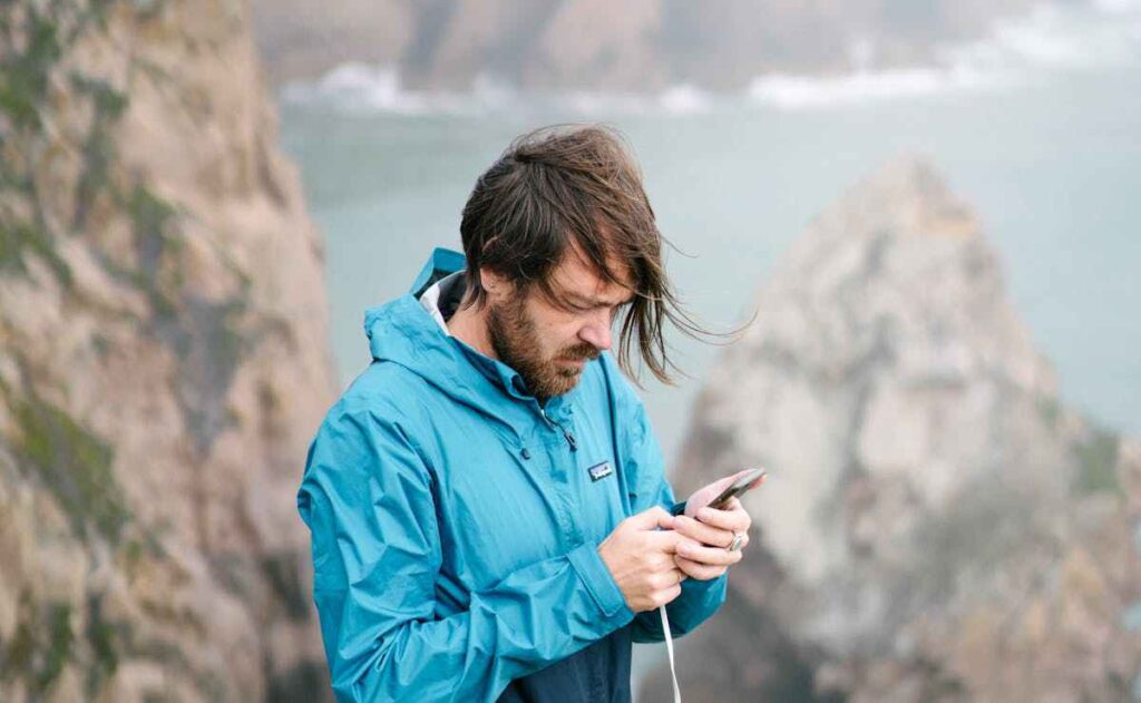 How to Prepare Your Phone for International Travel - SimOptions